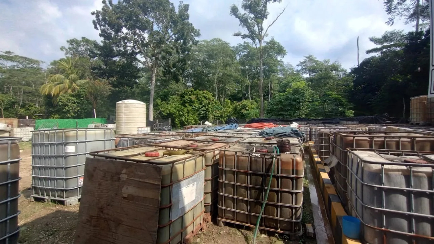 Realizan cateo en Tabasco; aseguran 70 mil litros de huachicol - Más ...