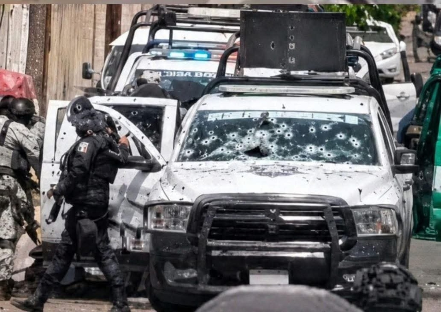 Emboscada en Michoacán deja seis policías y un civil heridos - Más ...